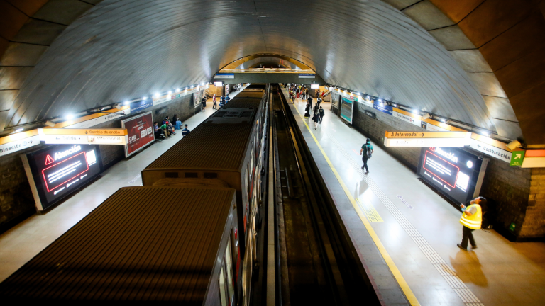 Línea 8 Metro; Las llamativas exigencias a ruta de Santiago