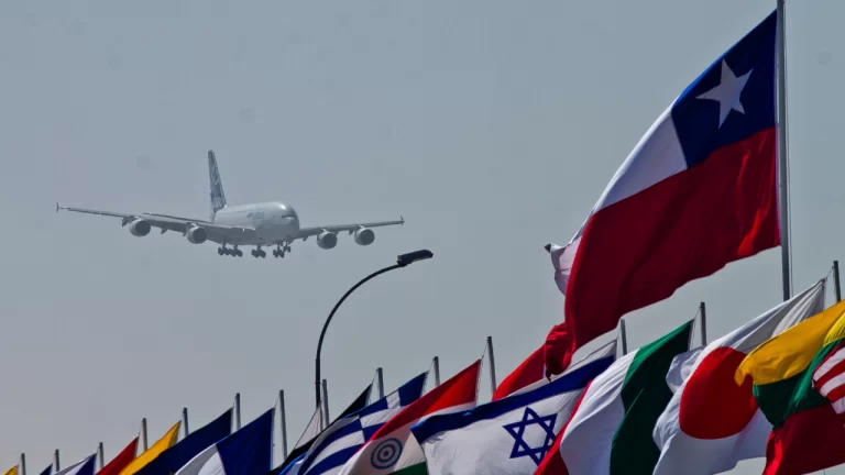Empresas israelíes vuelven a Fidae tras veto de Boric 2024
